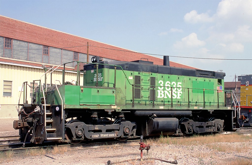 BNSF 3635, EMD SW1000B, Cab-less SW1000 BN wreck rebuild